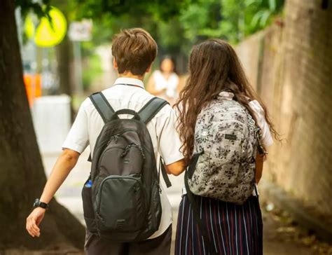 Предложение 15 дни извинени отсъствия само с бележка от родител