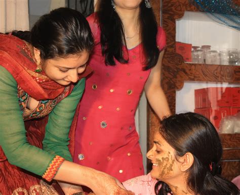 Downblouse At Shadi Chuttiyappa