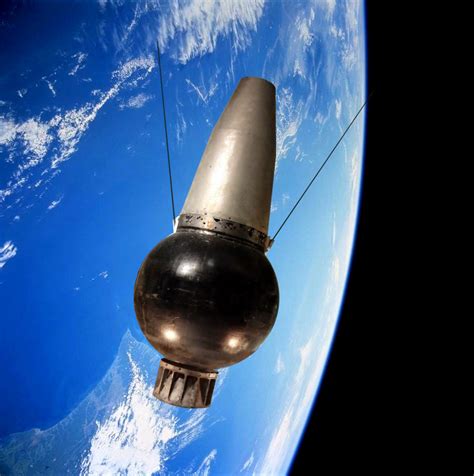 苏联、美国和日本的首颗卫星早已坠毁，为何我国东方红一号仍在太空飞行？ 腾讯新闻
