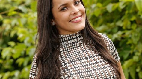 Foto Emilly Araújo Paga Tratamento De Fã Que Gastou R 1200 Em