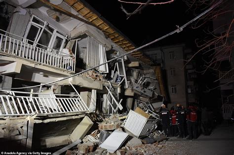 Moment Girl Two Is Found Alive Under Wrecked Building 28 Hours After