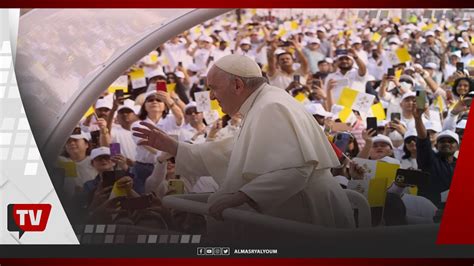 عشرات الآلاف يشاركون في قداس يترأسه البابا فرنسيس في ملعب البحرين