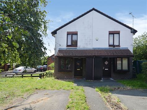 1 Bed Semi Detached House To Rent In Banner Close Purfleet Essex Rm19