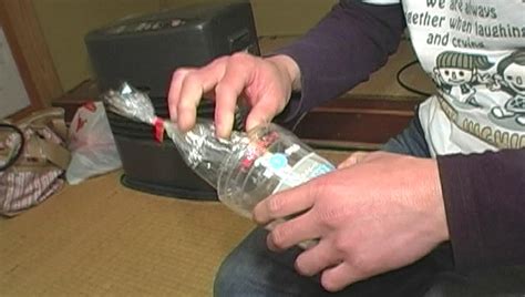 34歳人妻にイチジク浣腸！しかしトイレは立ち入り禁止で封鎖！腹痛に耐えながらハンマーでドアを壊したら我慢出来ずにお漏らし脱糞 アダルト動画