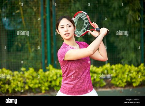 Woman Playing Tennis Fotografías E Imágenes De Alta Resolución Alamy