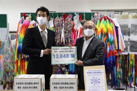9 30「日本政府に核兵器禁止条約に署名・批准を求める署名（13 848筆）」を核兵器廃絶国際署名山口県推進連絡会へお渡ししました