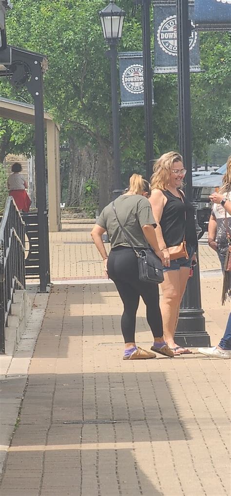 [must See] Humongous Natural Ass Latina Milf Spandex Leggings