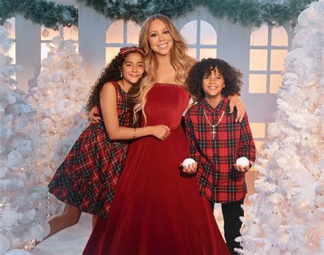 Mariah Careys Twins Present Her Chart Achievement Award At The 2023