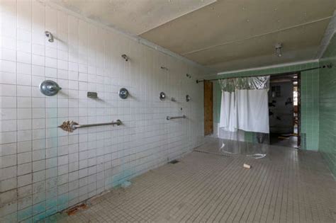 Rare Look Inside Notorious Us Prison That Housed Worlds Most Dangerous