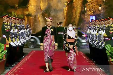 Presiden Jokowi Dan Iriana Kenakan Baju Adat Bali Saat Makan Malam G20