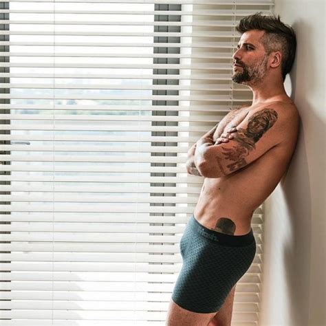 Bruno Gagliasso Posa De Cueca E Giovanna Ewbank Elogia Papai Gato