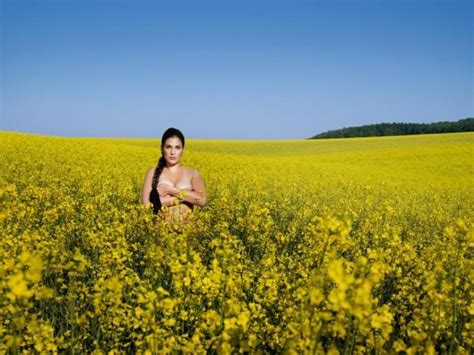 Collection Of World Artists Cleavage Farm Girls Calendar