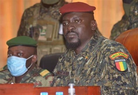 Guinée Le Président De La Transition Le Colonel Mamadi Doumbouya