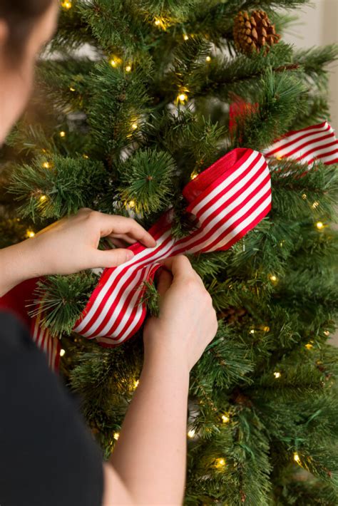 How To Decorate A Christmas Tree With Ribbon Kippi At Home