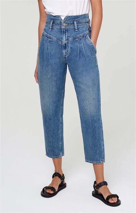 Mom Jeans Qué Son Cómo Identificarlos Y Cómo Combinarlos Con Estilo