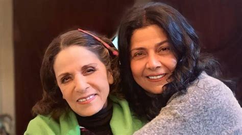 سامية الجزائري وشقيقتها صباح الجزائري في صورة واحدة زهرة الخليج