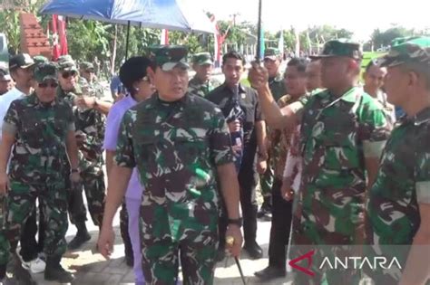 Panglima Tni Yudo Margono Tinjau Karya Bakti Skala Besar Di Madiun