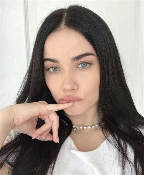 Brunette Hair Pale Skin Dark Hair Pale Skin Pale Skin Beauty Hair