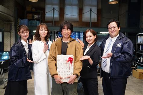 櫻井翔、41歳の誕生日！ 比嘉愛未、ソニンら『大病院占拠』キャストがサプライズ祝福 ドラマ ニュース ｜クランクイン！
