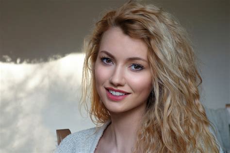 Fondos De Pantalla Mujer Modelo Rubia Mirando Al Espectador