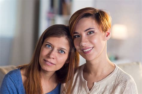 42 Frisch Bild Lesben Zu Hause Blondes Mädchen Macht Ihren Freund
