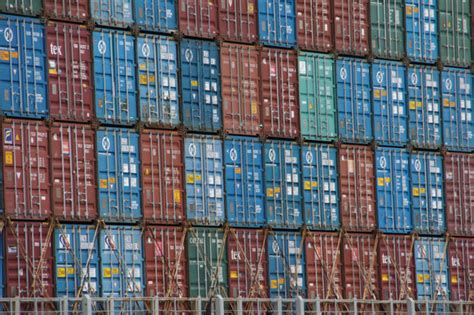 docker enterprise now runs windows and linux in one