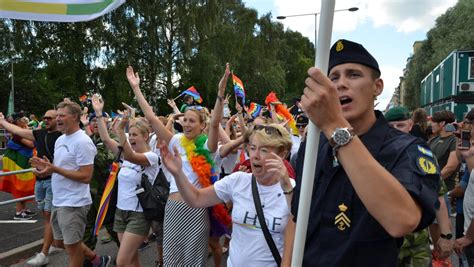Öb ”det är Självklart Att Visa Var Försvarsmakten Står” Försvarsmakten