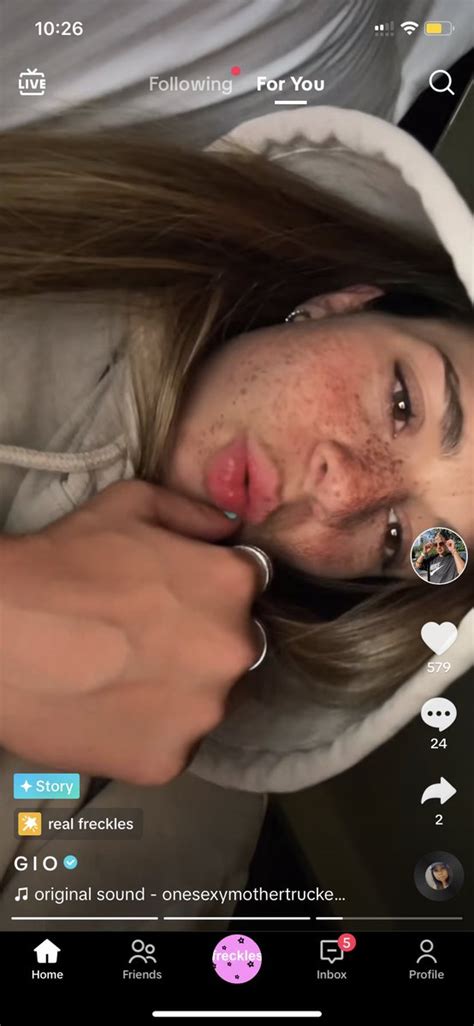 Hailey Ban Knees On Twitter Shes So 😮‍💨😮‍💨 And Like Shes The