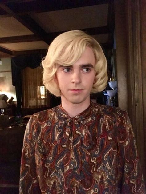 Norman Norma Mother Bates Motel Season 5 Bates Motel Freddie