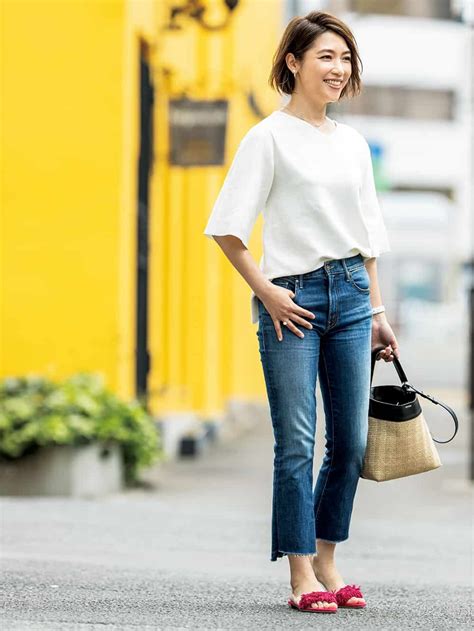 【街のオシャレ40代snap！august②】デニムの色落ち具合でキレイめの程度も変化！ Story [ストーリィ] オフィシャルサイト