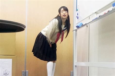 先生！！ダメです！もうおしっこ出ちゃう！早く出てきて！！トイレ！！おもらししちゃう～～！家庭教師の先生に利尿剤を盛られておしがま限界の3名のjk！！