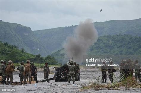 105mm Howitzer Photos And Premium High Res Pictures Getty Images