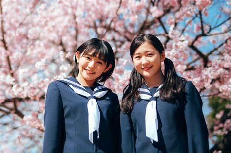 中高生1 400人に聞いた「セーラー服とスラックスの組み合わせ」「かわいい、動きやすそう、ださい、おしゃれ…」と意見さまざま ～調査レポート