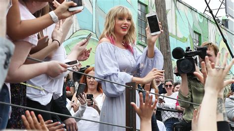 taylor swift new single ‘you need to calm down drops tonight