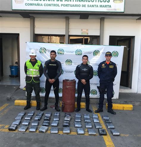 Buzos De La Policía Antinarcóticos Decomisan Otro Alijo De Droga