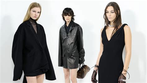 Abiti Storti Vestiti Strappati E Fiocchi Le Tendenze Moda Dalle
