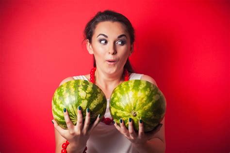 Comment Les Filles Aux Gros Seins Font Elles Lamour