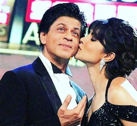 Shah Rukh Khan Kissing Priyanka Chopra On Her Arms In A Throwback Video