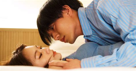 永瀬廉が選ぶのは年上の女性との“苦しい恋”、それとも同世代との“楽しい恋”？『東京タワー』第5話で透×詩史×楓の三角関係に急展開
