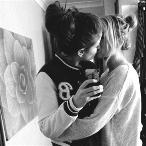 Lesbian Love Beautiful Lesbians Kissing Lesbian Sex Lesbian Love