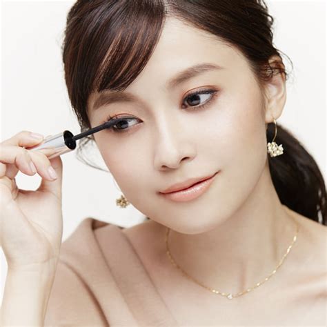 ビジネスシーンのパーティーメイク ～上品＆華やかさのある好印象メイク～ 美容の情報 資生堂