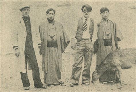 戦前のモダンボーイたちという事で、旧制広島高等学校の学生たちです。 1932年（昭和7年）頃、広島の宮島で。 Old Photos