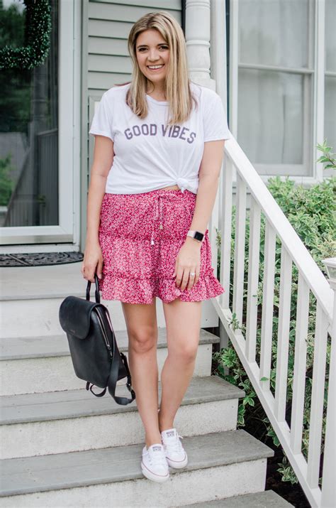 Floral Mini Skirt Outfits For Summer Mini Skirt Outfit Ideas By