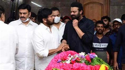 Prabhas Breaks Down In Tears After Uncle Krishnam Rajus Death