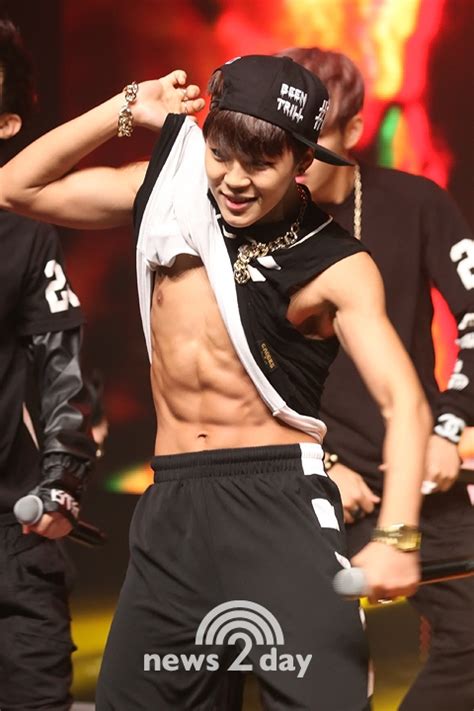 [뉴투포토] 방탄소년단 지민 탄탄한 복근 공개 안무