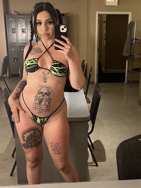 live show mia mor freeones blog pornstars models porn site