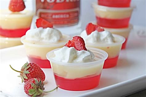 Easy Strawberry Cheesecake Pudding Shots