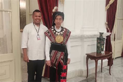 Kisah Desainer Hilarius Di Balik Viralnya Pakaian Adat Tanimbar