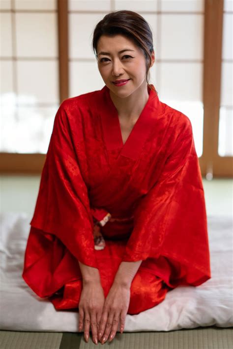 縄奈加會緊縛撮影会 北条さんがどんな衣装で登場するのかも、緊縛撮影会の楽しみにひとつ。午前の部2着目は鮮やかな真紅の襦袢でした💕 ⚠️奈加