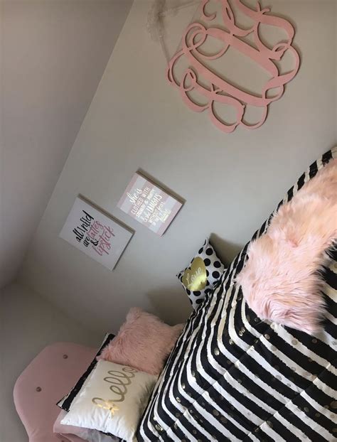 Pin By Khalia Calaham On Dorm Room Inspiration College Dorm Room